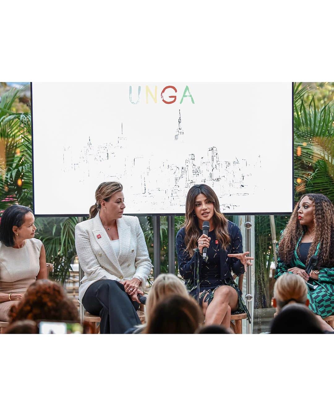 プリヤンカー・チョープラーさんのインスタグラム写真 - (プリヤンカー・チョープラーInstagram)「Congratulations to ...