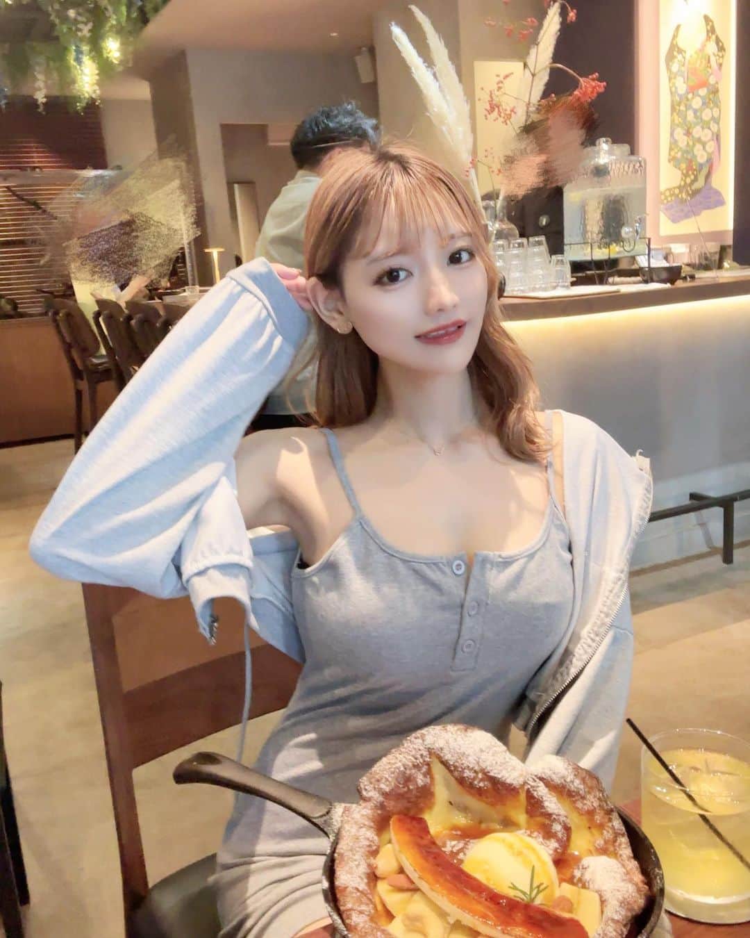 YUINAさんのインスタグラム写真 - (YUINAInstagram)「店員さん優しかった🐰🤍 店内の雰囲気も良くて 食事もとっても美味しかった🍽️ ((本当は、モーニングのやつが食べたかっ ...
