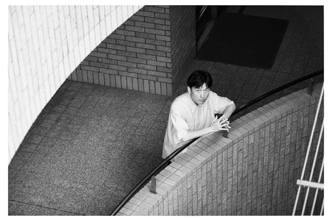 蓮沼執太さんのインスタグラム写真 - (蓮沼執太Instagram)「松村正人さんによるインタビューが掲載されました。 📝 @eyescream_mag 📸 @_yuta_kato ...