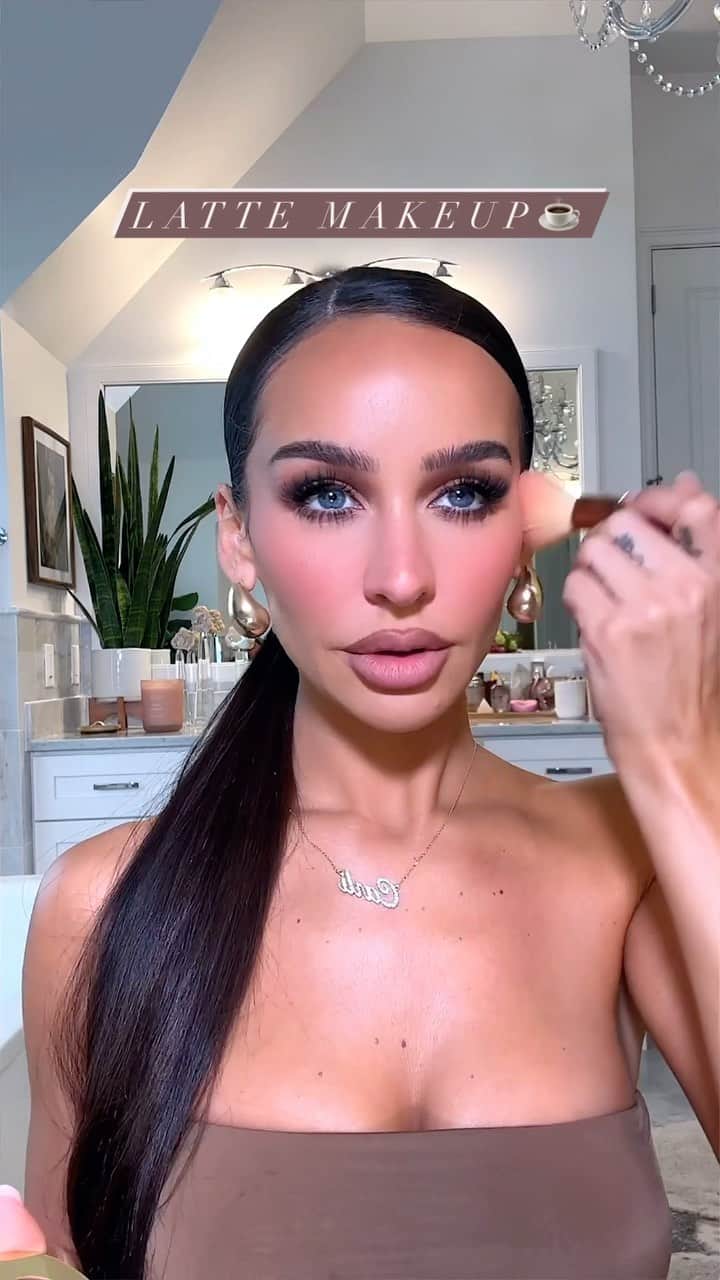 Carli Bybelさんのインスタグラム動画 - (Carli BybelInstagram)「Latte makeup for fall? Yes pls ☕️🤎 #lattemakeup ...
