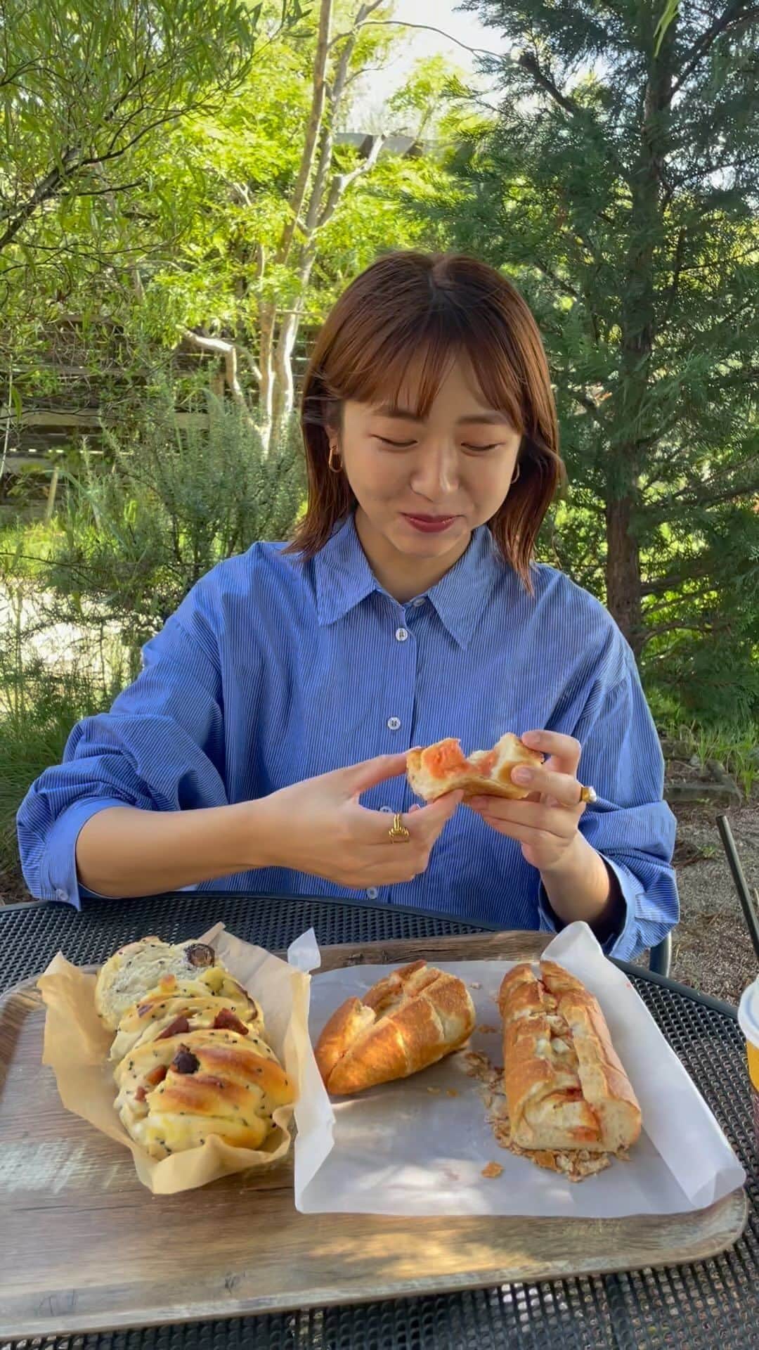 浜崎香帆さんのインスタグラム動画 - (浜崎香帆Instagram)「----- ママとお出かけ👩🏻 大好きなパン屋さん🥐→古着屋で爆買い🛍️ ...