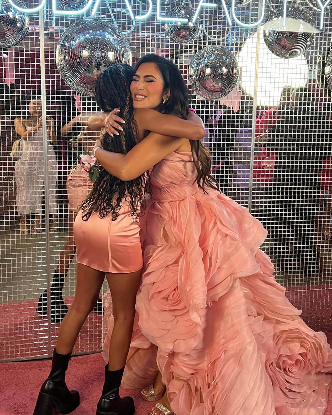 Huda Kattanさんのインスタグラム写真 - (Huda KattanInstagram)「Prom Part 2 🎉 # ...