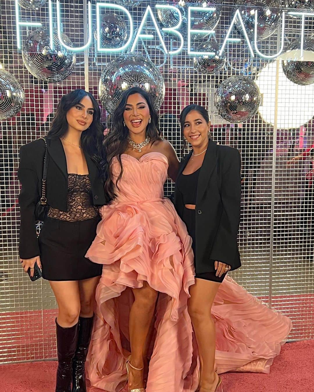 Huda Kattanさんのインスタグラム写真 - (Huda KattanInstagram)「Prom Part 2 🎉 # ...