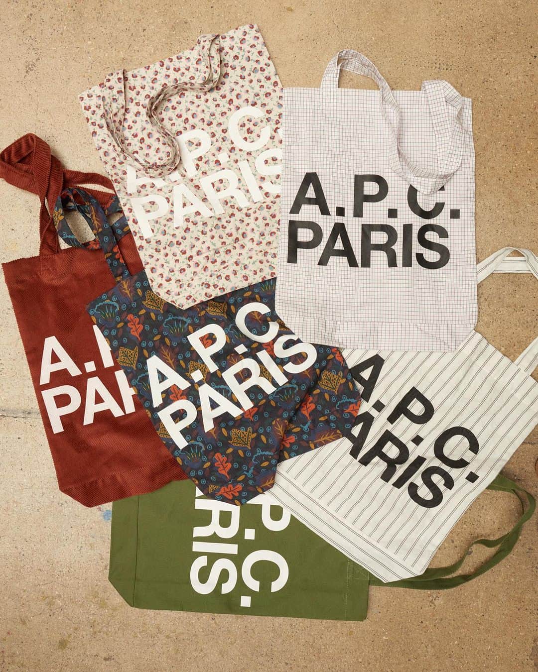 アーペーセーさんのインスタグラム写真 - (アーペーセーInstagram)「A.P.C. PARIS TOTE A limited ...