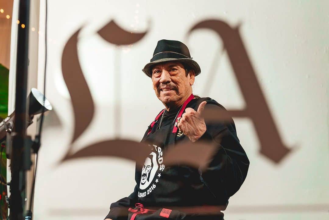 ダニー・トレホさんのインスタグラム写真 - (ダニー・トレホInstagram)「Last night Danny Trejo kicked ...