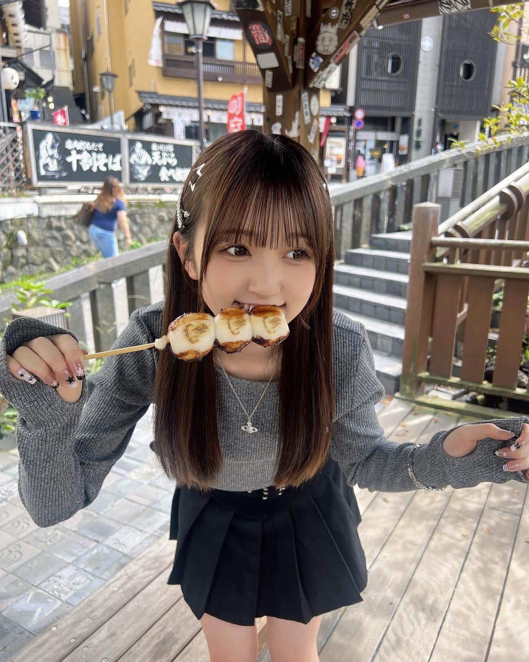 吉田佳音さんのインスタグラム写真 - (吉田佳音Instagram)「草津温泉で食べ歩きした(^_-)~♪ ・ ・ ・ ・ ・ #05 #jk ...