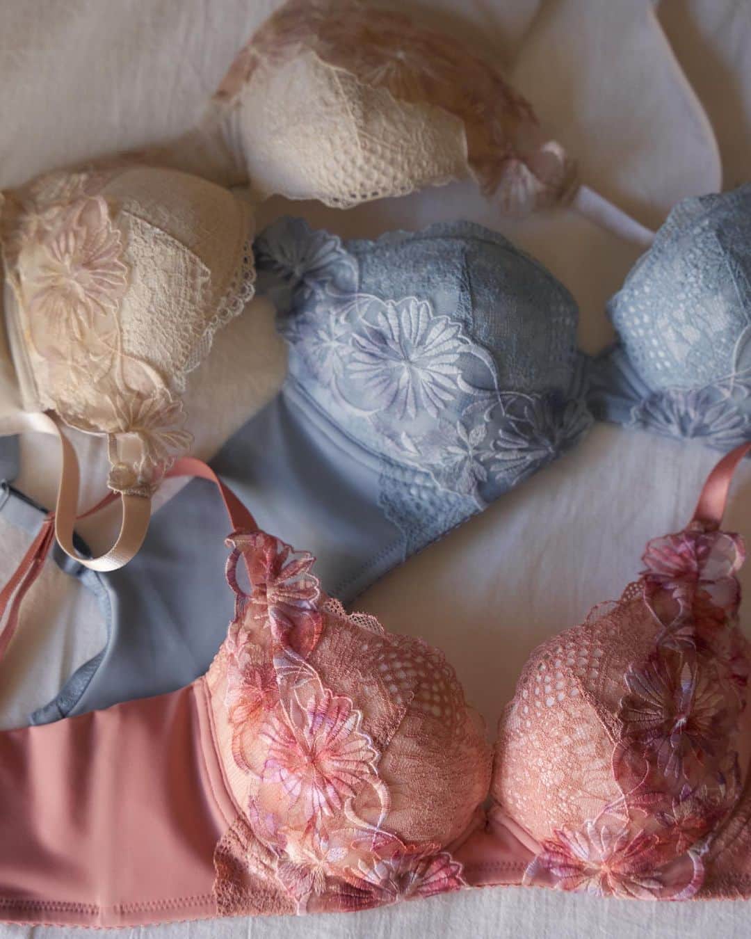 ワコールさんのインスタグラム写真 - (ワコールInstagram)「[𝖶𝖺𝖼𝗈𝖺𝗅 𝖫𝖠𝖲É𝖤(ラゼ)]💛 着やせすっきりブラ ⁡ ノスタルジックなのにどこか懐かしさを 感じさせる、やさしげ ...