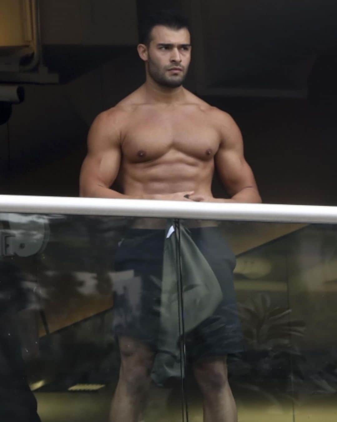 Just Jaredさんのインスタグラム写真 - (Just JaredInstagram)「Sam Asghari looks ripped ...
