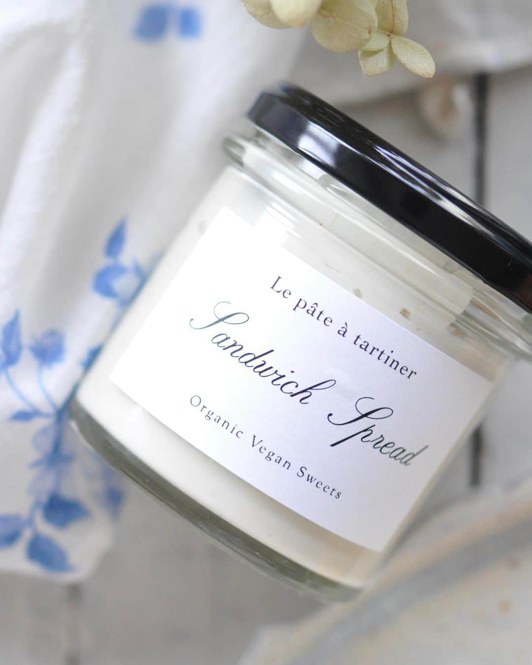 masayoさんのインスタグラム写真 - (masayoInstagram)「2023.9.26 + 週末の ご褒美な朝ごはん^^ @organicvegansweets さんの スコーンと ...