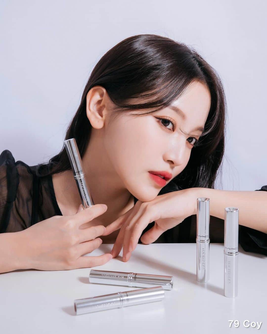 蔡瑞雪（Ruixue Tsai）さんのインスタグラム写真 - (蔡瑞雪（Ruixue Tsai）Instagram)「它靠近 輕輕滑過她的唇瓣 ...