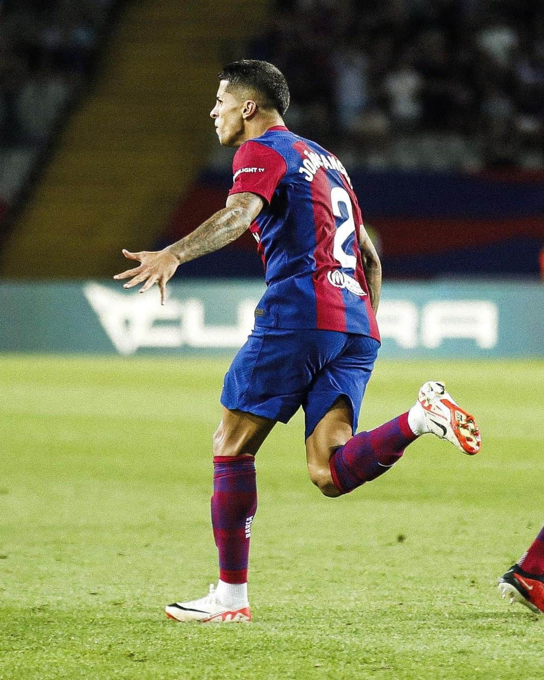 ジョアン・カンセロさんのインスタグラム写真 - (ジョアン・カンセロInstagram)「swipe to feel Cancelo’s ...