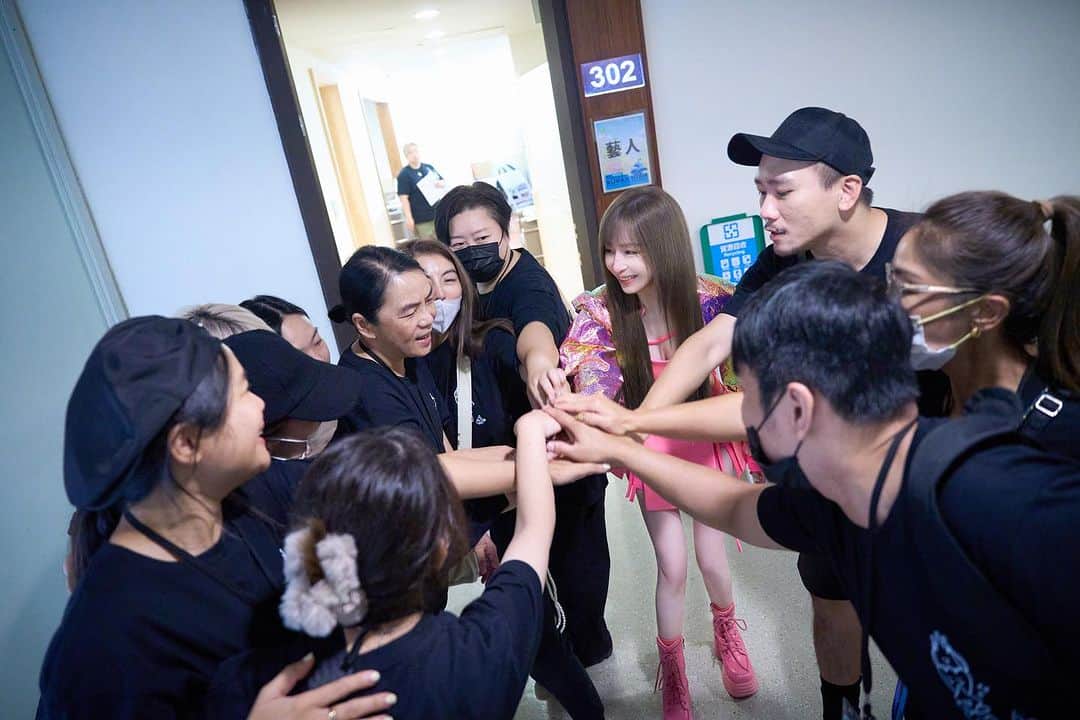 王心凌（cyndi Wang）さんのインスタグラム写真 王心凌（cyndi Wang）instagram 「每一束燈光 每一段影片 每一