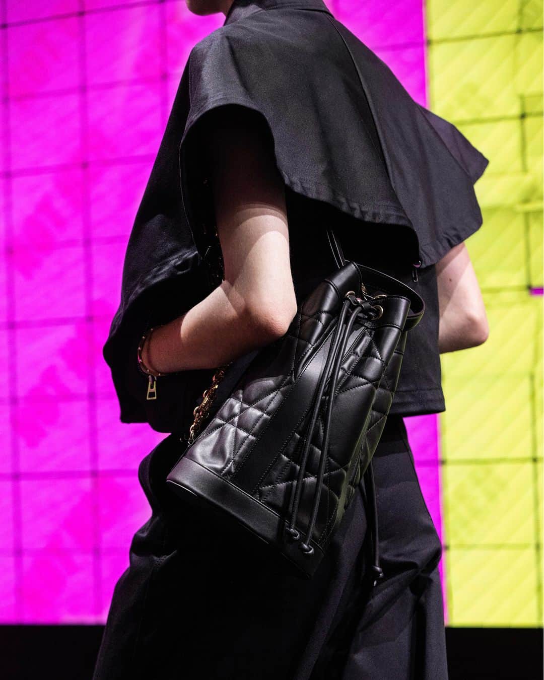 クリスチャンディオールさんのインスタグラム写真 - (クリスチャンディオールInstagram)「In her embracing of a ...