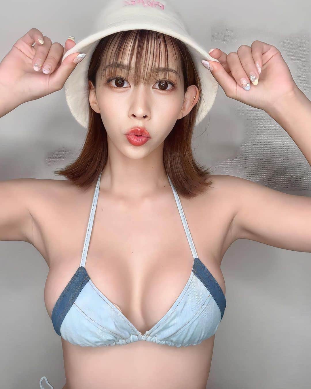 ゆめの凛華さんのインスタグラム写真 ゆめの凛華instagram 「おしゃれなグラビアもいーよね💖 —🧡—💛—🧡—💛 —🧡