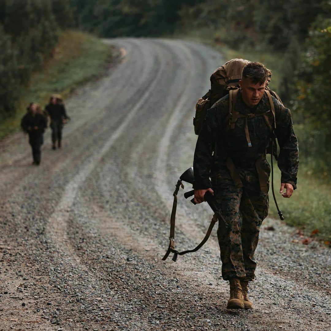 アメリカ海兵隊さんのインスタグラム写真 - (アメリカ海兵隊Instagram)「🎵 Over the Hills and Far Away ...