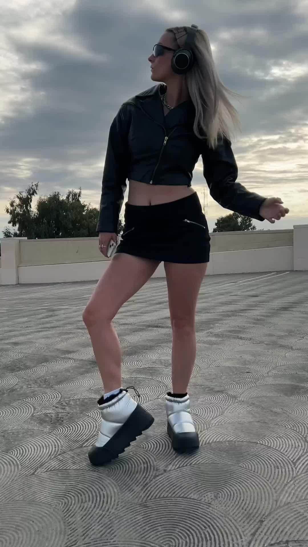 ユナイテッドヌードさんのインスタグラム動画 - (ユナイテッドヌードInstagram)「Meet Leigh /// LA based ...