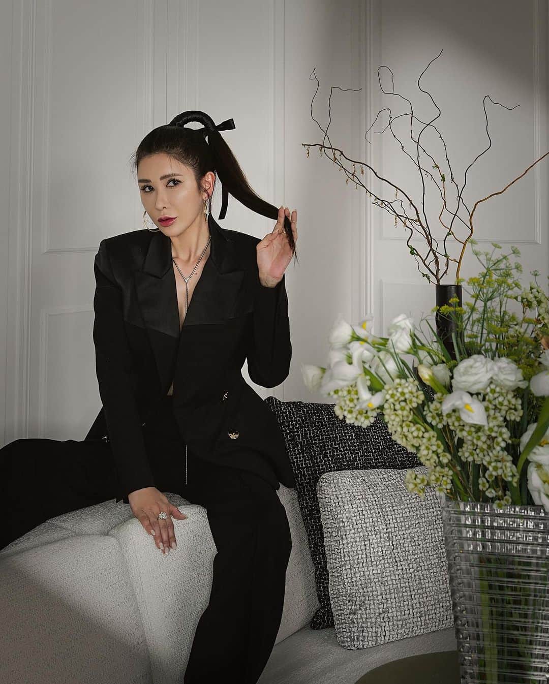 ジェイミー・チュアさんのインスタグラム写真 - (ジェイミー・チュアInstagram)「Always 🖤 a sharp smokin ...