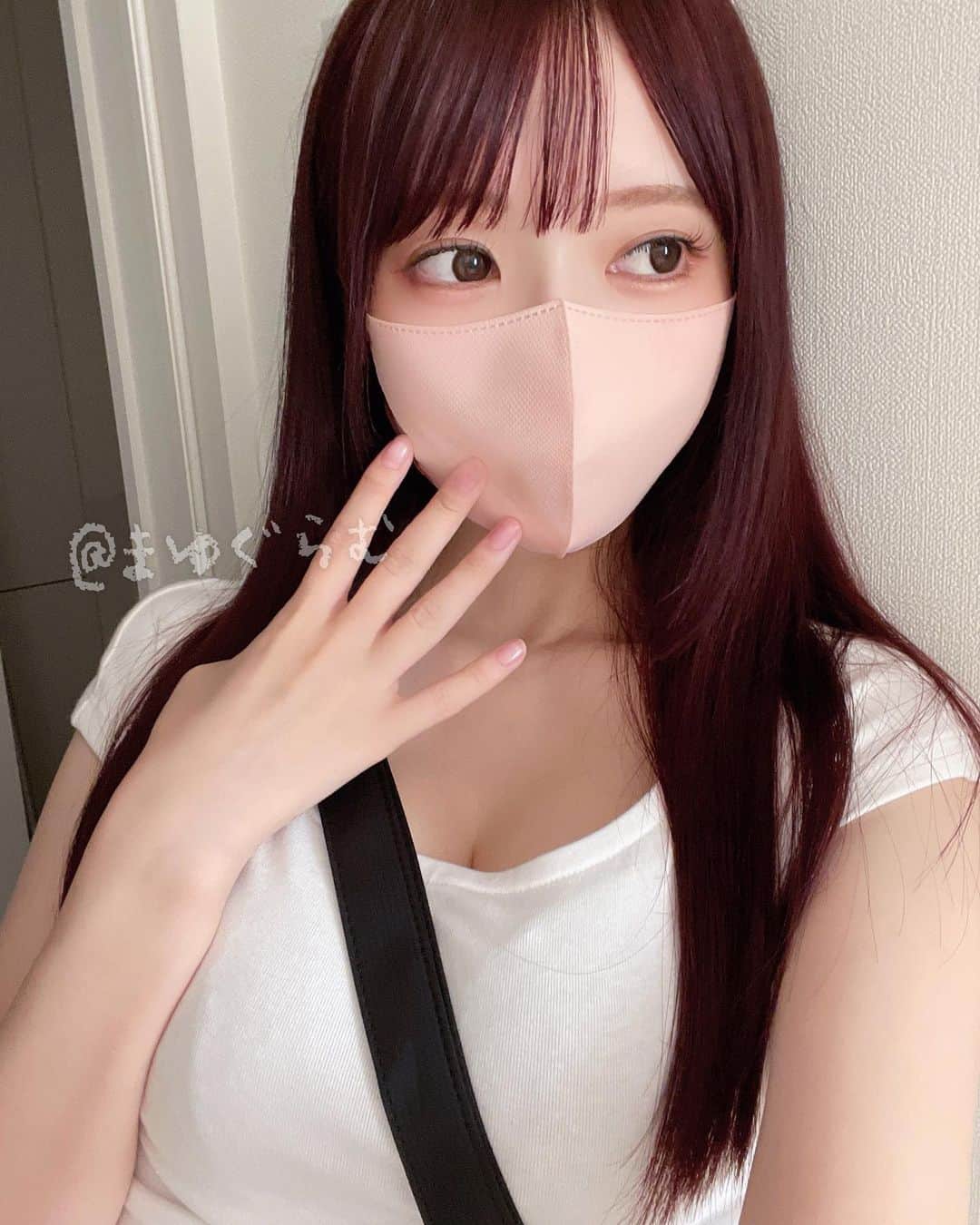 まゆぐらむさんのインスタグラム写真 - (まゆぐらむInstagram)「コンビニにジュースを買いにいくだけの格好🌃🌙 セブンイレブンのむ ...