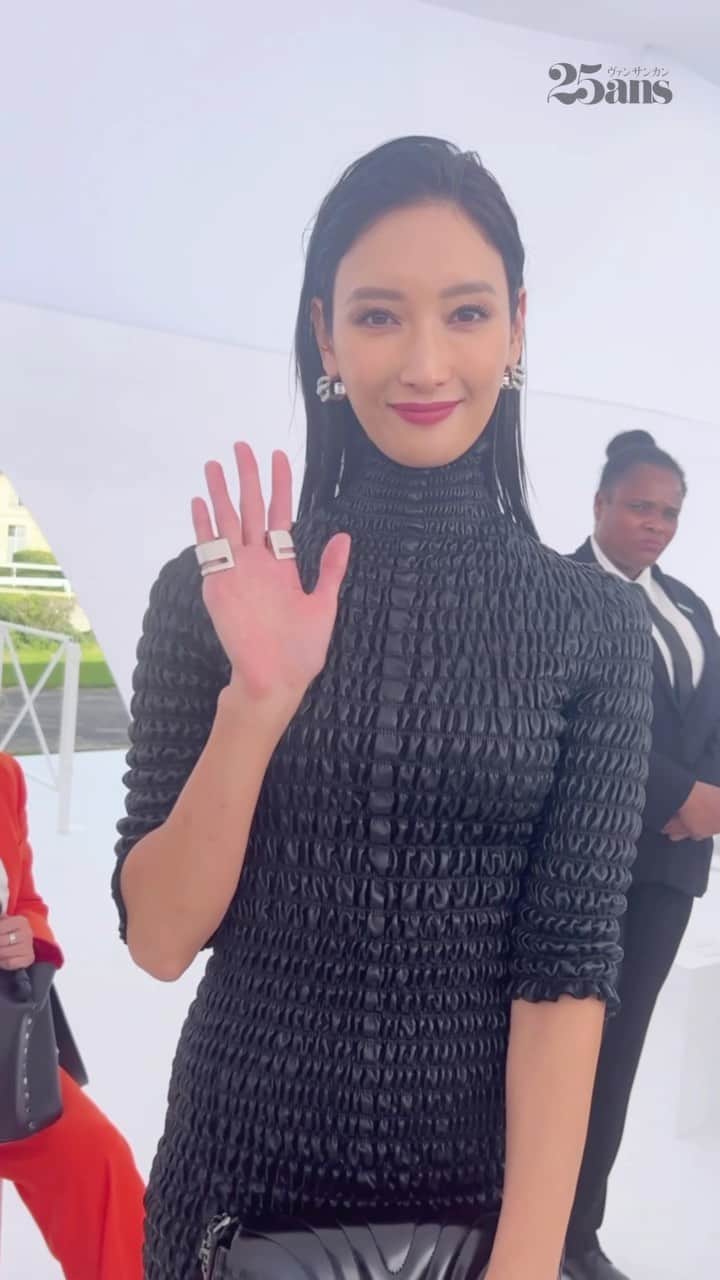 25ans Officialさんのインスタグラム動画 - (25ans OfficialInstagram)「#ジバンシィ のショーに来場した #菜々緒 さんからコメントが到着 🎤パリに来た ...