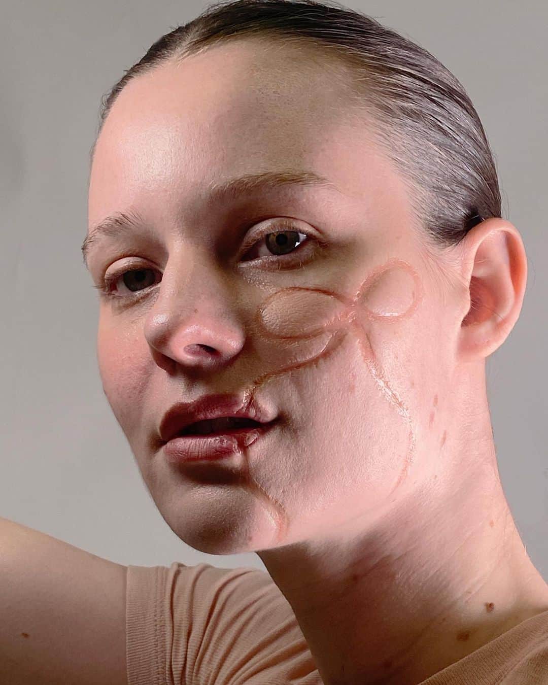 アルヴィダ・バイストロムさんのインスタグラム写真 - (アルヴィダ・バイストロムInstagram)「More flesh bows 🎀 ...