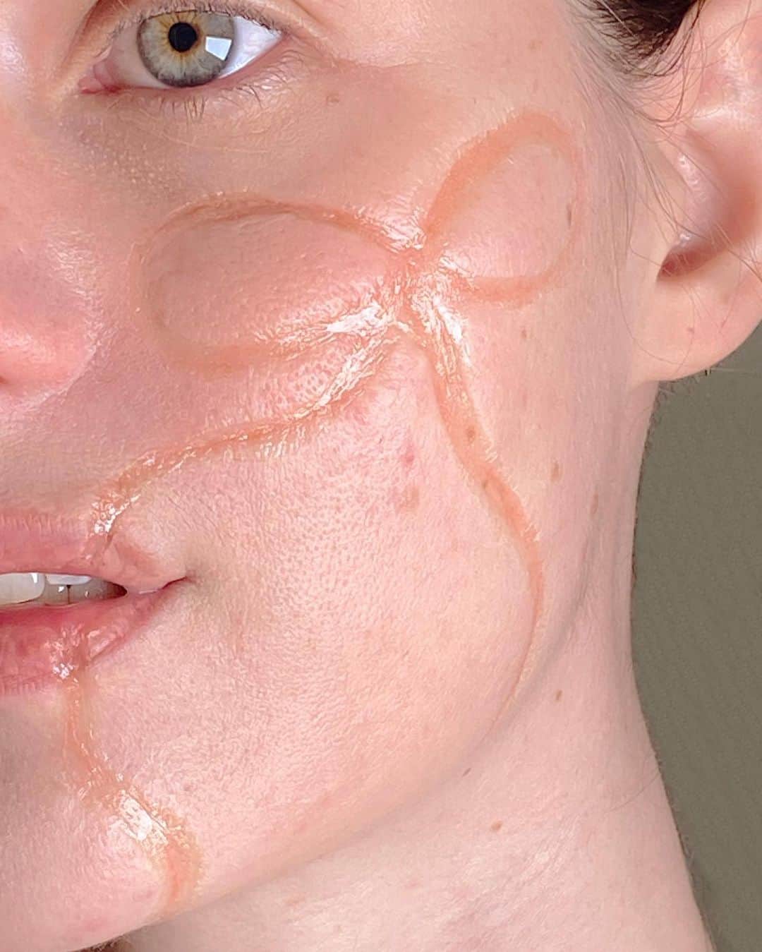 アルヴィダ・バイストロムさんのインスタグラム写真 - (アルヴィダ・バイストロムInstagram)「More flesh bows 🎀 ...