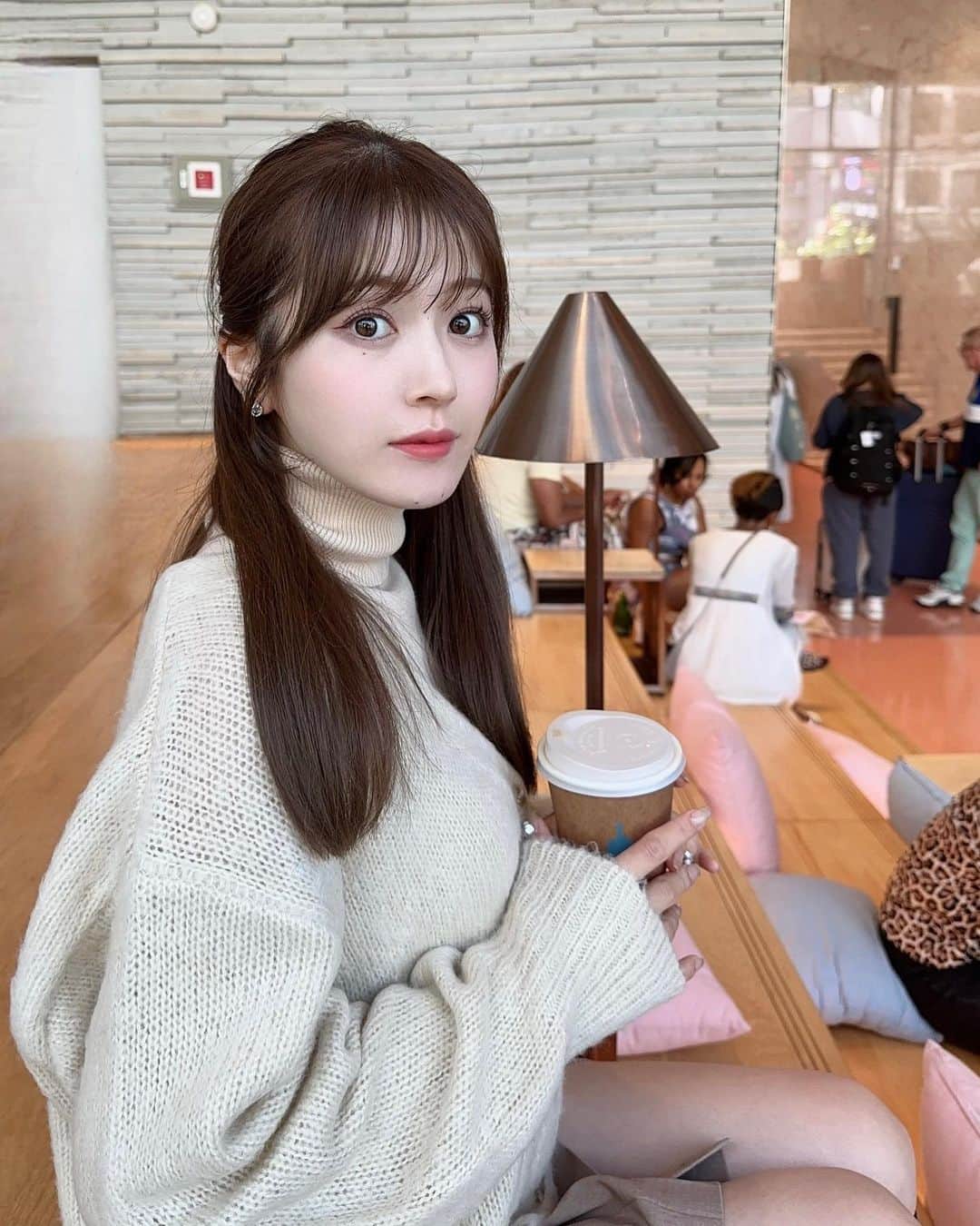 黒田莉来さんのインスタグラム写真 - (黒田莉来Instagram)「ホテルに併設されていたblue bottle coffee ☕️🩵 流石に毎朝飲んでた🐈 最近は @forencos ...