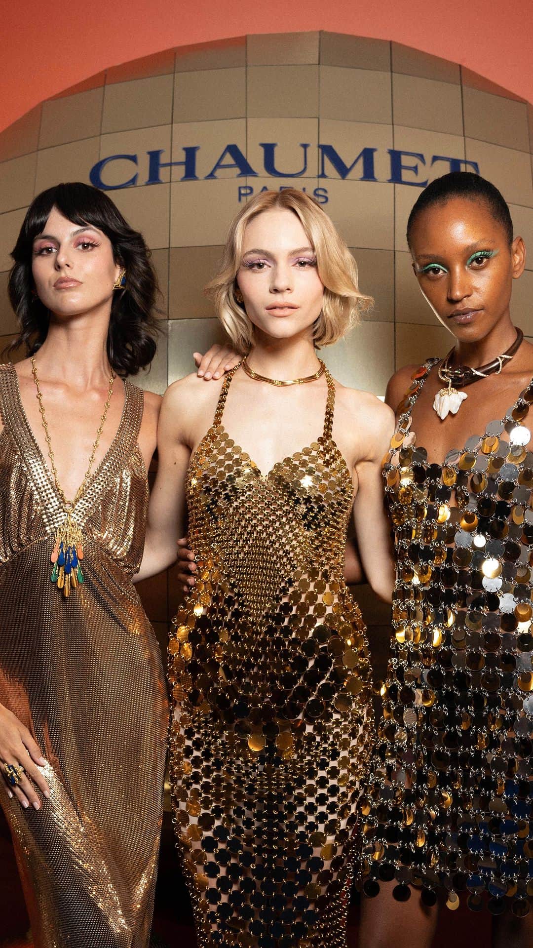 Chaumetさんのインスタグラム動画 - (ChaumetInstagram)「Chaumet takes you back to the 1970s: A night infused ...