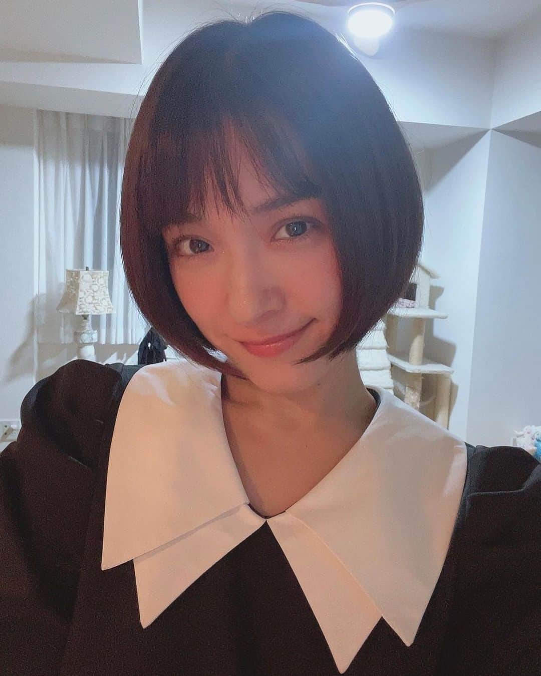 みひろさんのインスタグラム写真 - (みひろInstagram)「. #haircut ️ @artifata_chika 👚 ...
