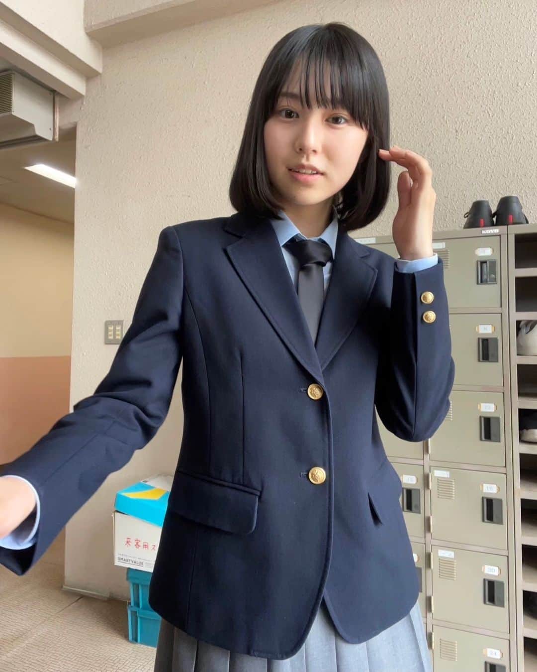 森﨑美月さんのインスタグラム写真 - (森﨑美月Instagram)「🐈🐾 「猫カレ」第3話 TVerで見逃し配信してるよ！ 緊張の初撮影を思い出したぁ〜〜〜😳💦 📷下駄箱⁈ と思いますよね笑 ...