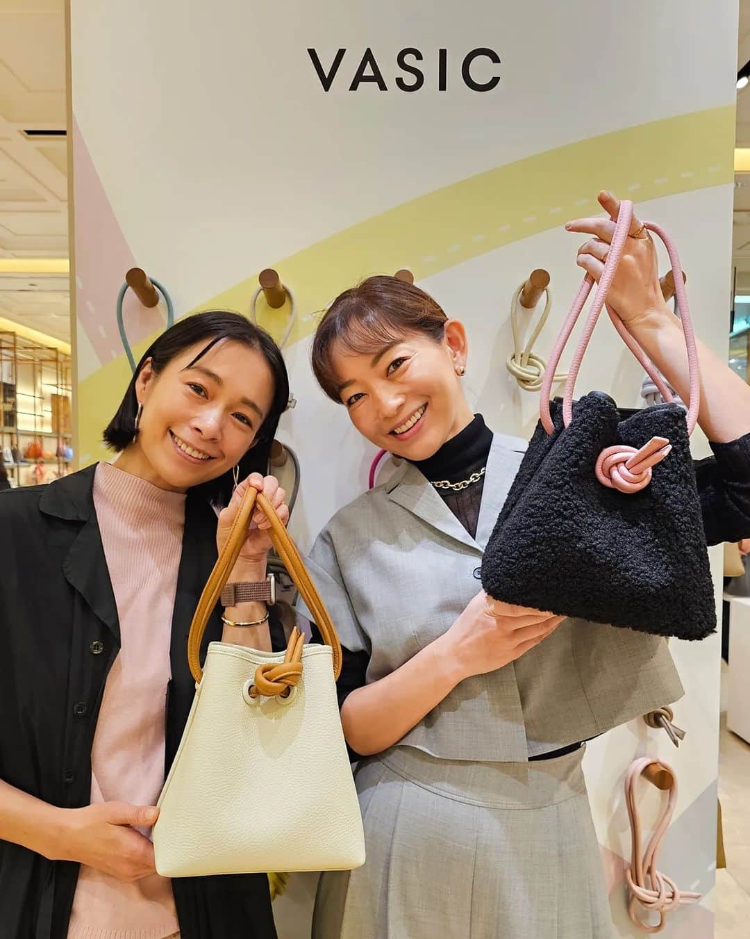 佐藤純さんのインスタグラム写真 - (佐藤純Instagram)「大好きすぎていろいろなカラーを持ってるVASIC👜 @vasic_japan 今日10/25(水)から10/31(火)までの7 ...