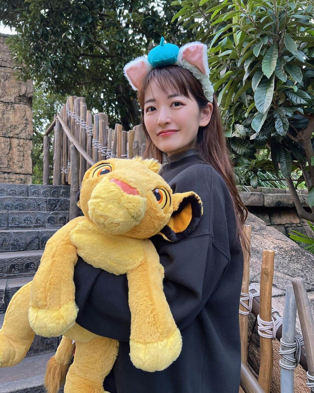 柳瀬さきさんのインスタグラム写真 - (柳瀬さきInstagram)「ディズニーシー行ってきた🐻 今日も友達に癒されてシンバ🦁の ぬいぐるみも ...