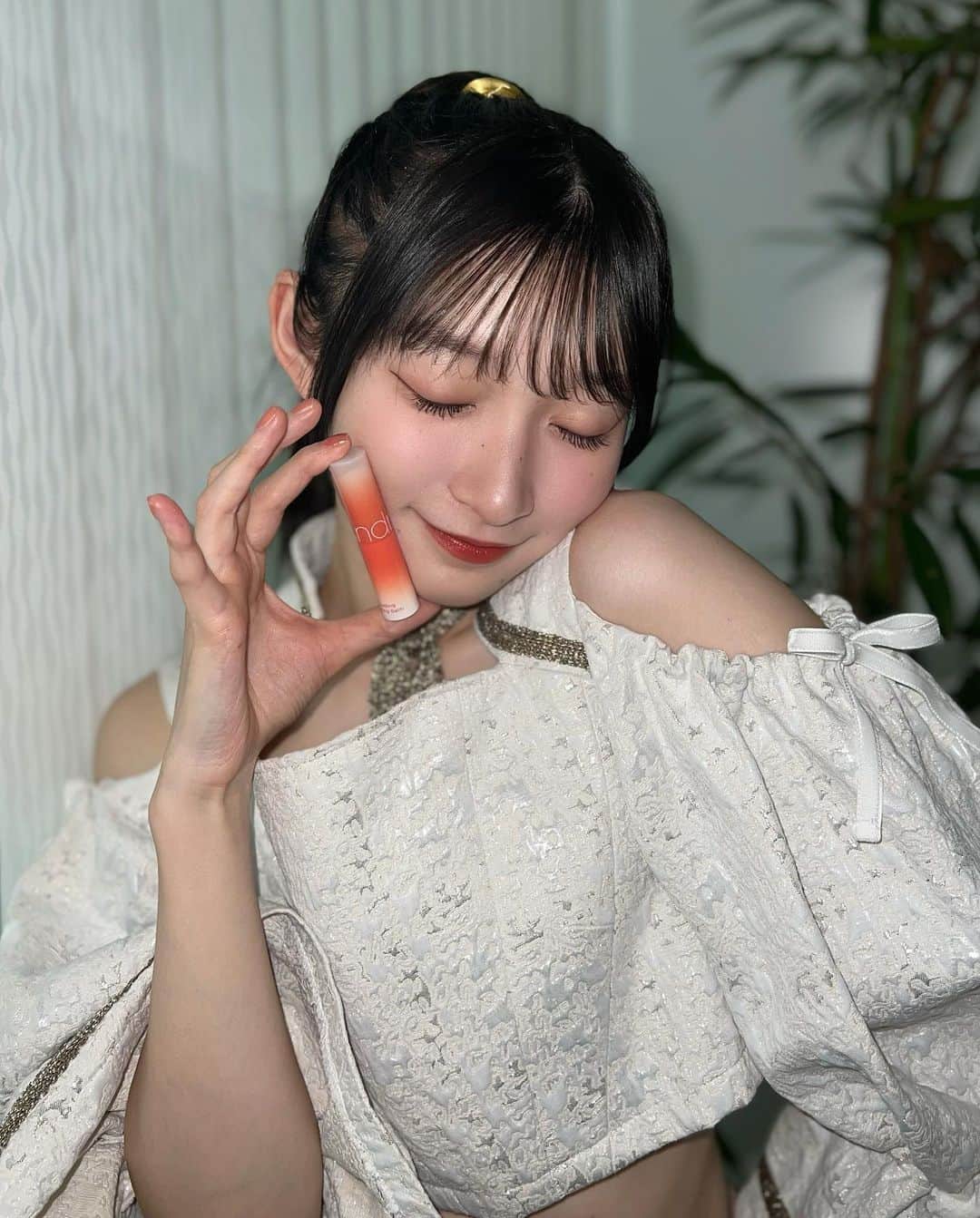 宮本佳林さんのインスタグラム写真 - (宮本佳林Instagram)「♡ ロムアンドさんのリップ最高🥰 #ロムアンド #グラスティング ...