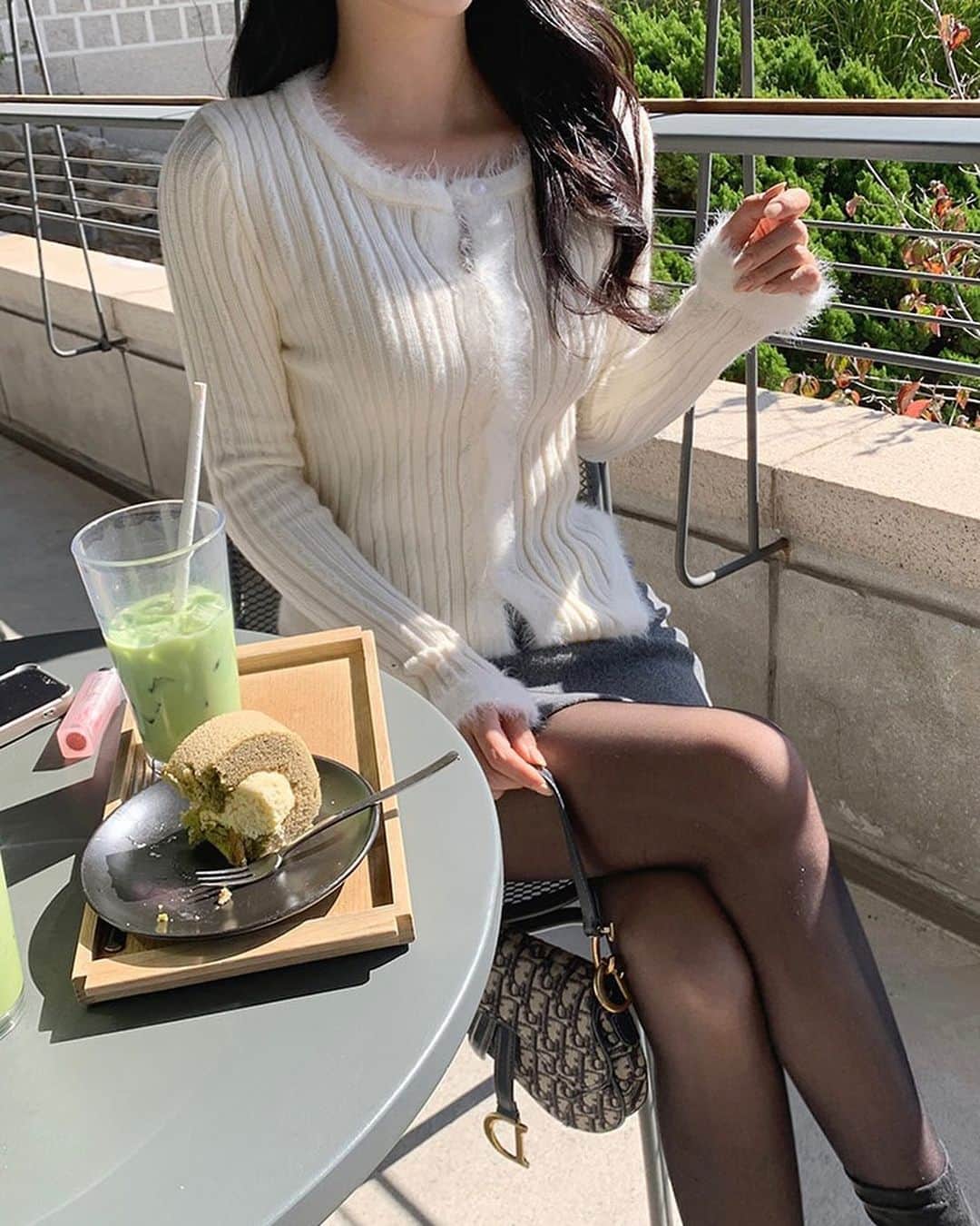 DHOLICさんのインスタグラム写真 - (DHOLICInstagram)「人気No.1ブランド【minagram】全商品セール!!! 美人オーラで垢抜けコーデの完成。不動の大人気フェミニン ...