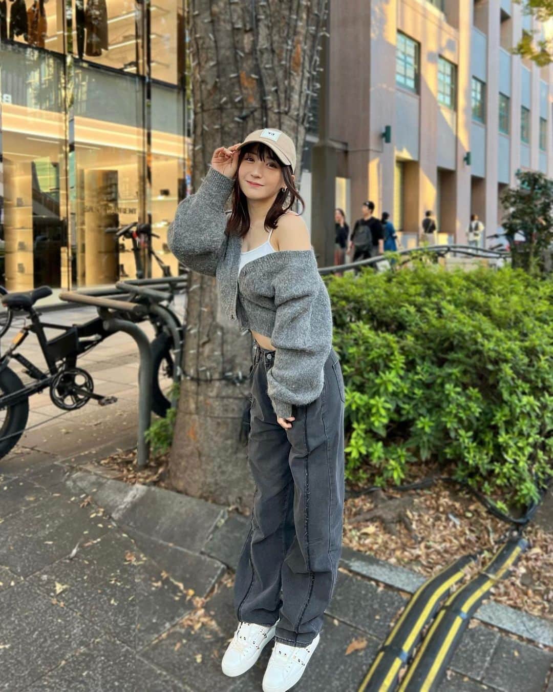 伊藤愛真さんのインスタグラム写真 - (伊藤愛真Instagram)「今日みたいな気温めちゃめちゃすき！ 花粉がなければより最高😂🤍 ...