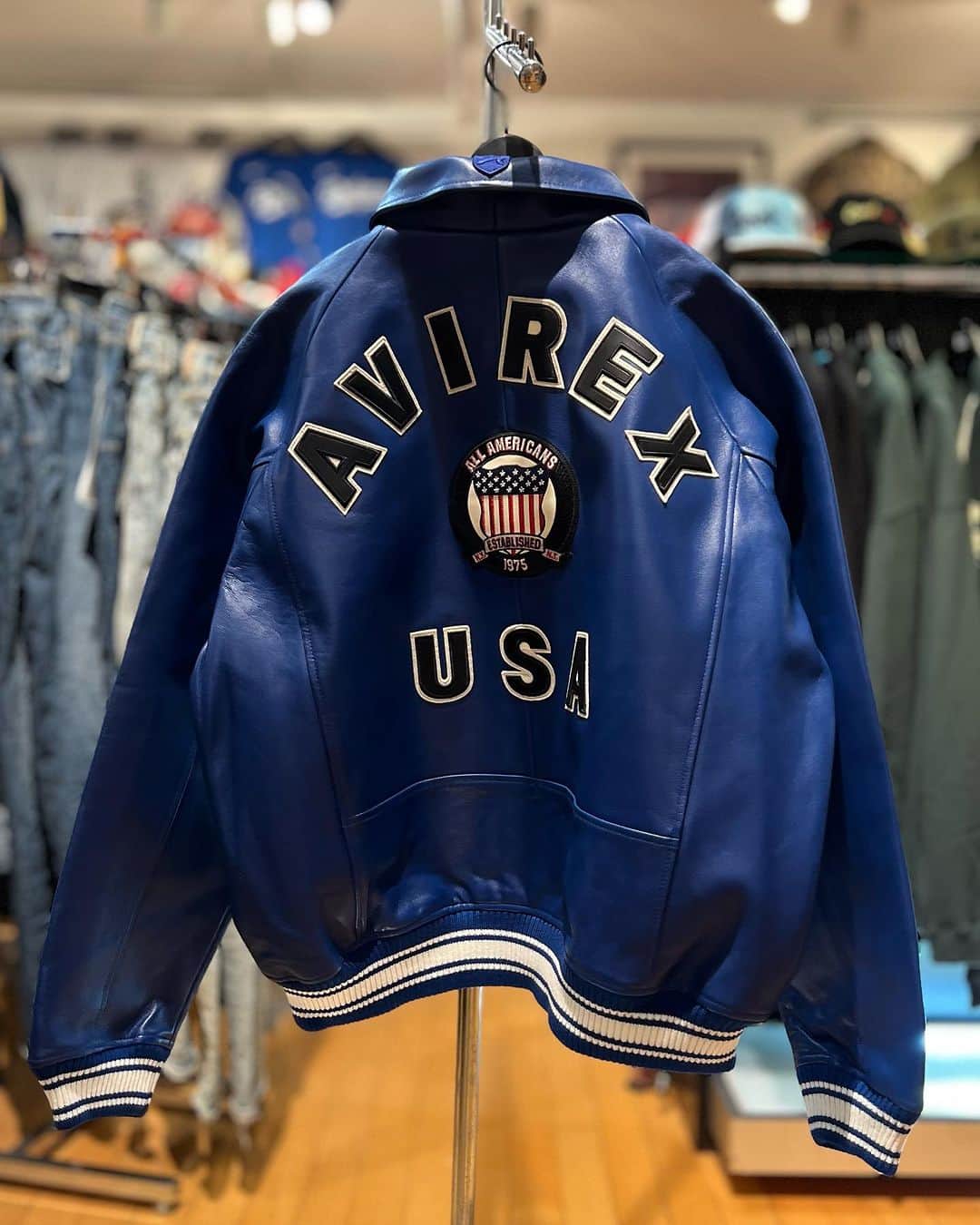 GROW AROUNDさんのインスタグラム写真 - (GROW AROUNDInstagram)「AVIREX🪽 ICON JACKET ...