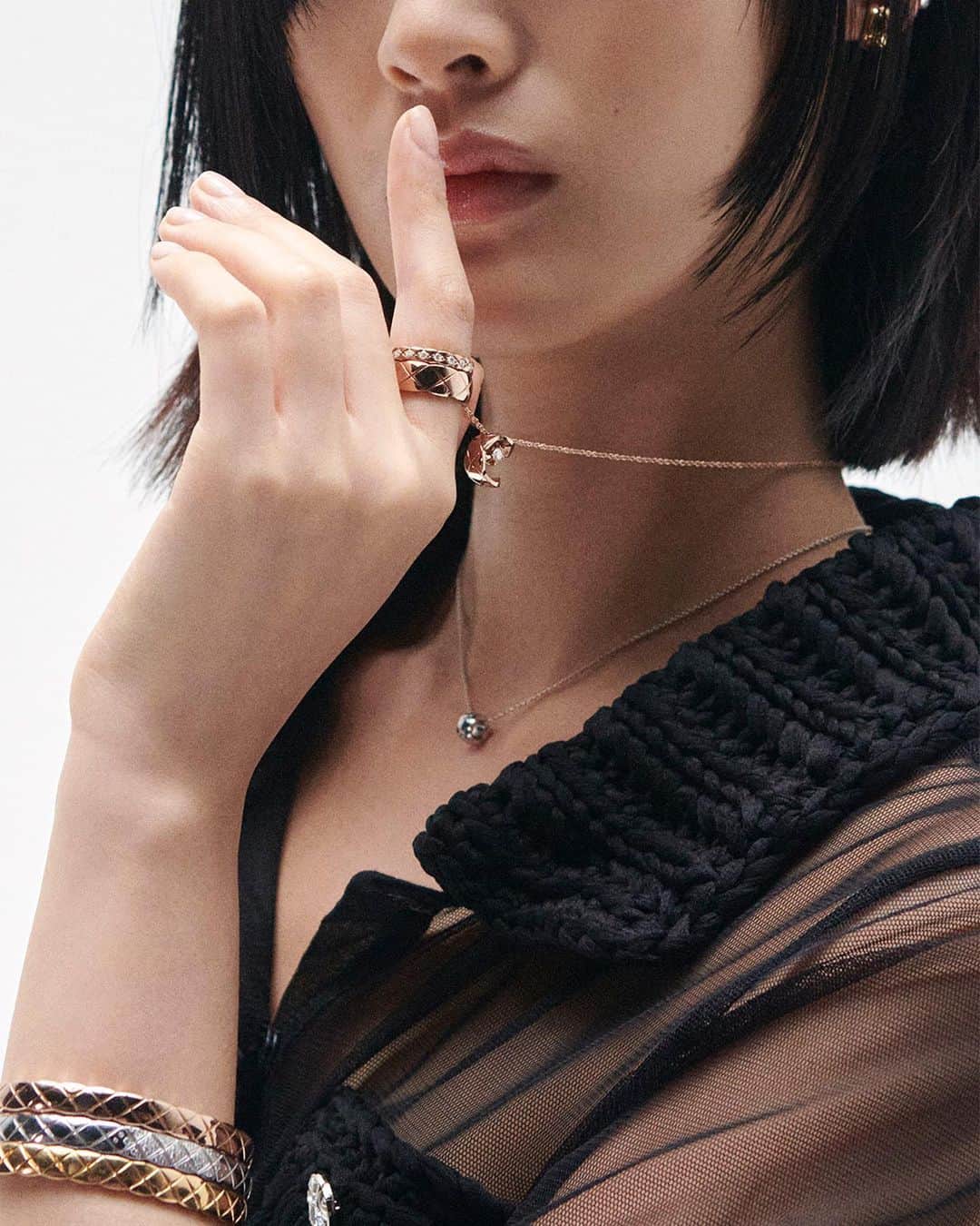 シャネルさんのインスタグラム写真 - (シャネルInstagram)「The CHANEL Style Guide: COCO CRUSH Mania. Discover the art of ...