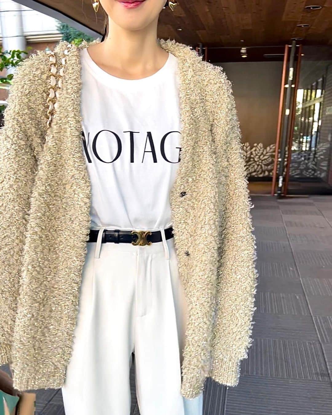 Re:EDIT OFFICIALさんのインスタグラム写真 - (Re:EDIT OFFICIALInstagram)「最近気になるゴールド⚜️ ゴールドバックにパンプスもZARAで購入したので ...