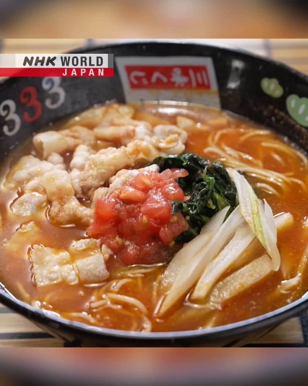 NHK「WORLD-JAPAN」さんのインスタグラム動画 - (NHK「WORLD-JAPAN」Instagram)「Who’s eaten vegan ramen? 🥕🥦🧅🍜 Fukuoka ...