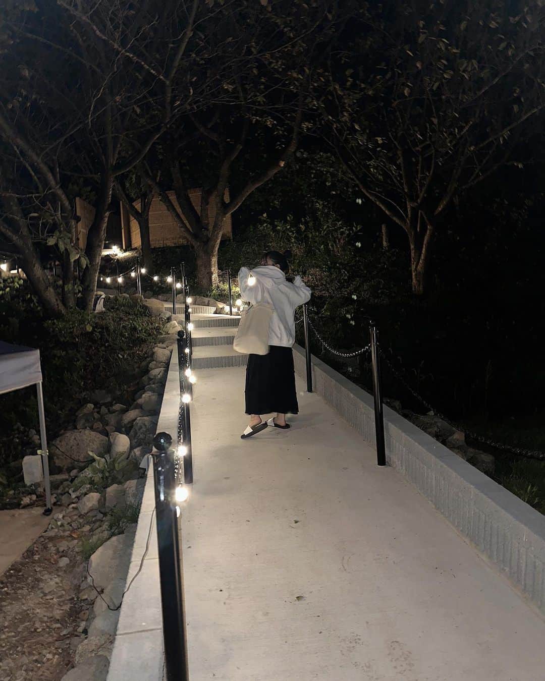 山田菜々さんのインスタグラム写真 - (山田菜々Instagram)「秋田県のにかほ市にある @99glam.official のグランピングへ♡ 秋田県の食材を使ったバーベキューは、 食べ ...