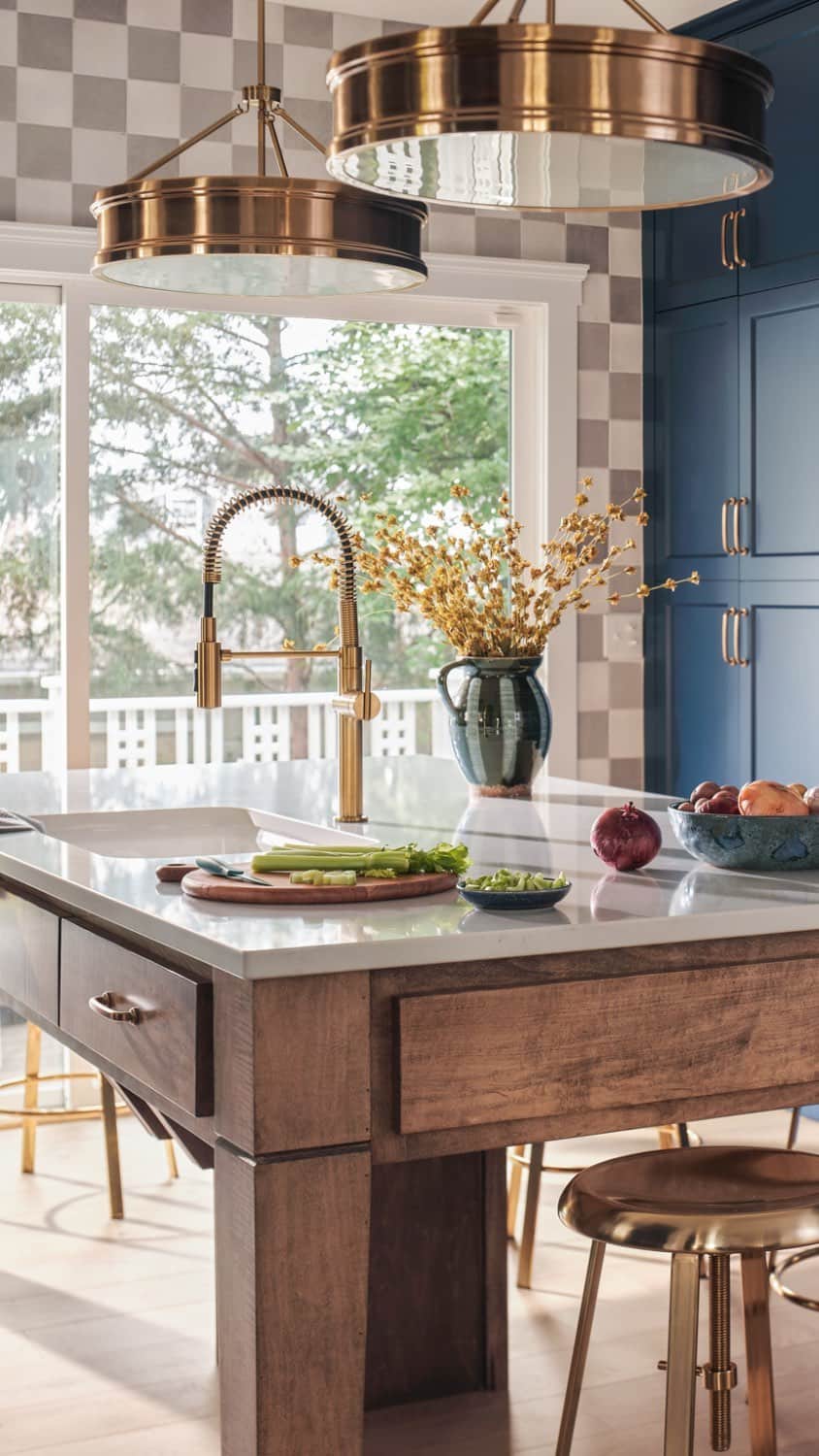 HGTVさんのインスタグラム動画 - (HGTVInstagram)「The key to timeless kitchen design ...