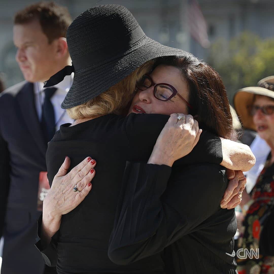 Cnnさんのインスタグラム写真 Cnninstagram 「mourners Gathered On The Front Steps