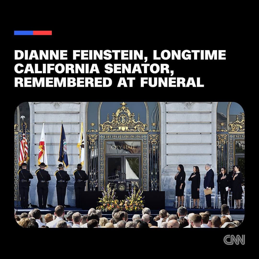 CNNさんのインスタグラム写真 - (CNNInstagram)「Mourners gathered on the front steps ...