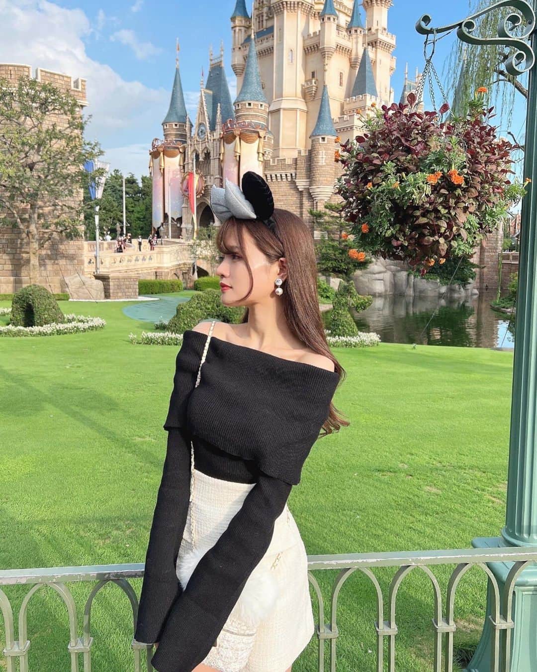 Isakoさんのインスタグラム写真 - (IsakoInstagram)「𝔻𝕚𝕤𝕟𝕖𝕪𝕝𝕒𝕟𝕕 🏰💐💓 撮影で久々のパークイン🎃 ハロウィン ...