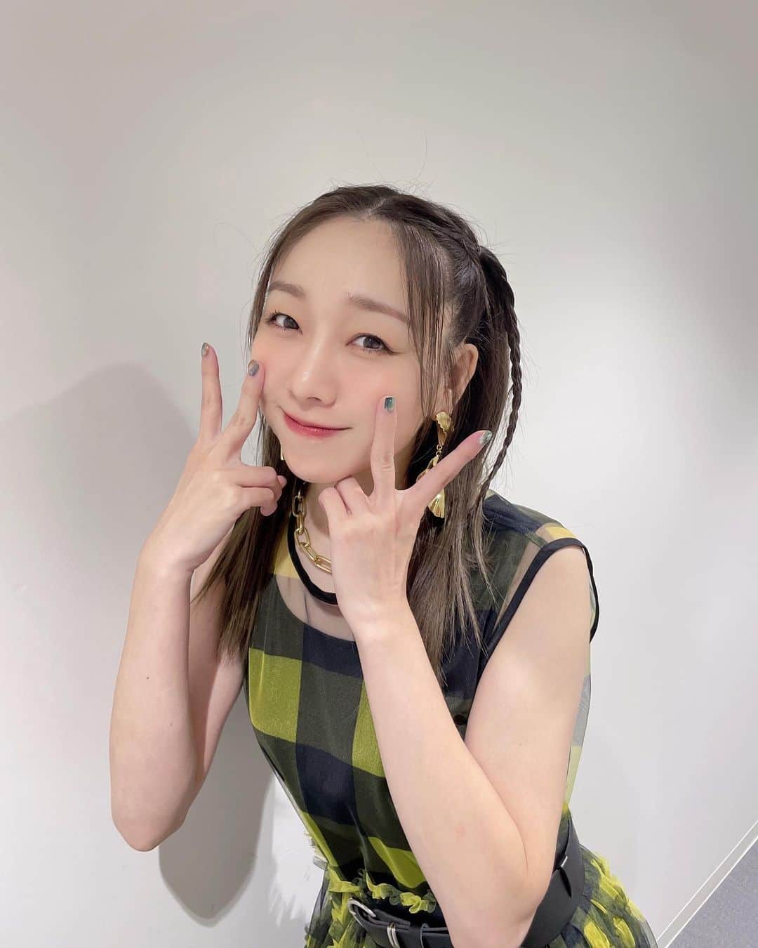 須田亜香里さんのインスタグラム写真 須田亜香里instagram 「土日は放送も配信もリアルで会える場所も沢山💛 写真は先週と今週の