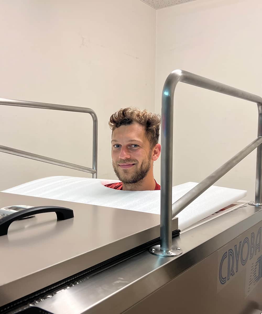 ヴィッセル神戸さんのインスタグラム写真 - (ヴィッセル神戸Instagram)「CRYO BATH様から「-120℃以下で身体を冷却する世界 ...