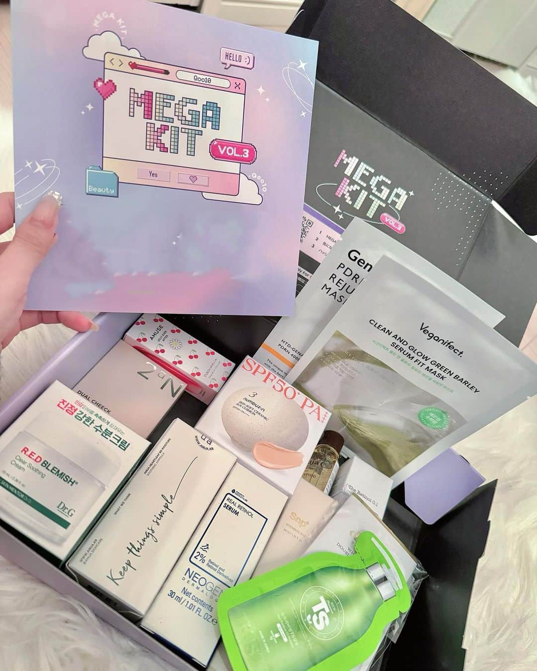 Ninaさんのインスタグラム写真 - (NinaInstagram)「15pro画質神📱🖤 Qoo10オリジナルスキンケア・コスメボックス MEGA KIT VOL.3 @qoo10 ...