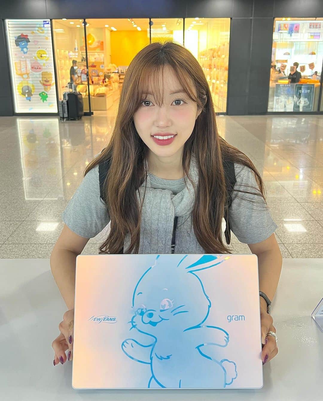 COCO さんのインスタグラム写真 - (COCO Instagram)「#광고 #LG전자 요즘 여행하기 너무 좋은 날씨죠~ 부산역 2 ...