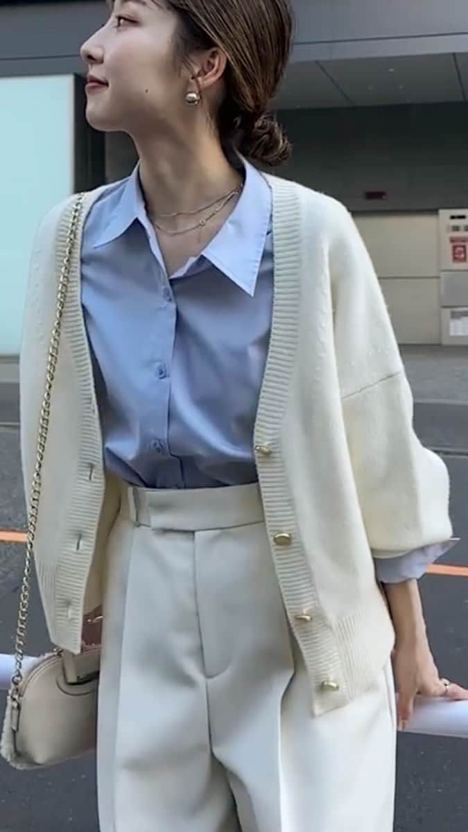 NOBLEさんのインスタグラム動画 - (NOBLEInstagram)「こんばんは🌼 LIGHT OUTER for AUTUMN. ということで、私がおすすめしたい秋アウターを 3つご紹介 ...