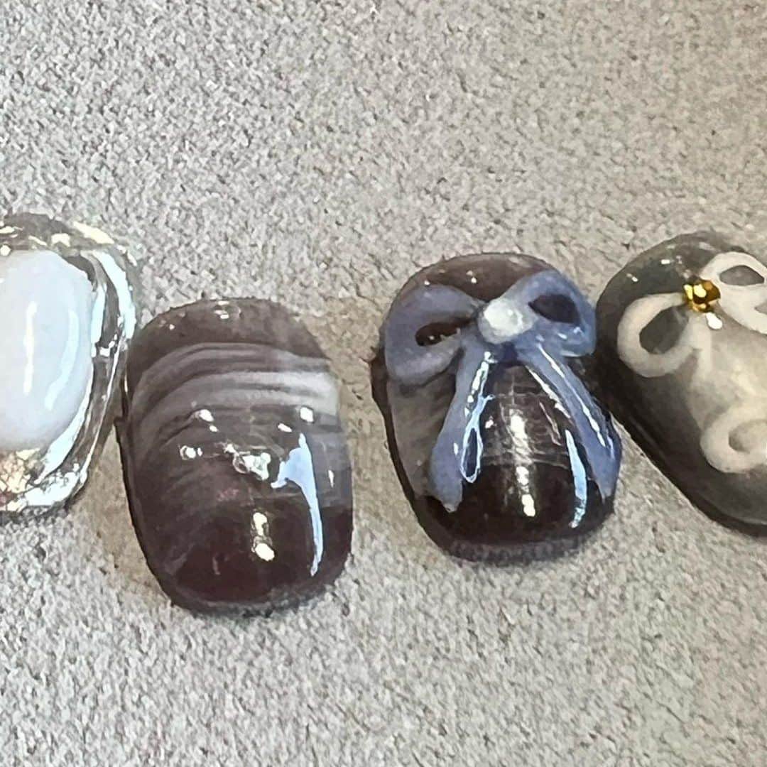RiLiさんのインスタグラム写真 - (RiLiInstagram)「特別な日につけたい🤍お洒落さんの【ネイルチップ】💅 普段はバイトがあって ...