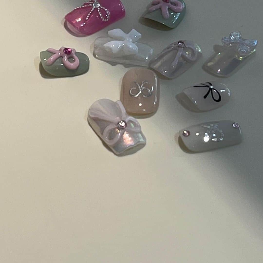 RiLiさんのインスタグラム写真 - (RiLiInstagram)「特別な日につけたい🤍お洒落さんの【ネイルチップ】💅 普段はバイトがあって ...